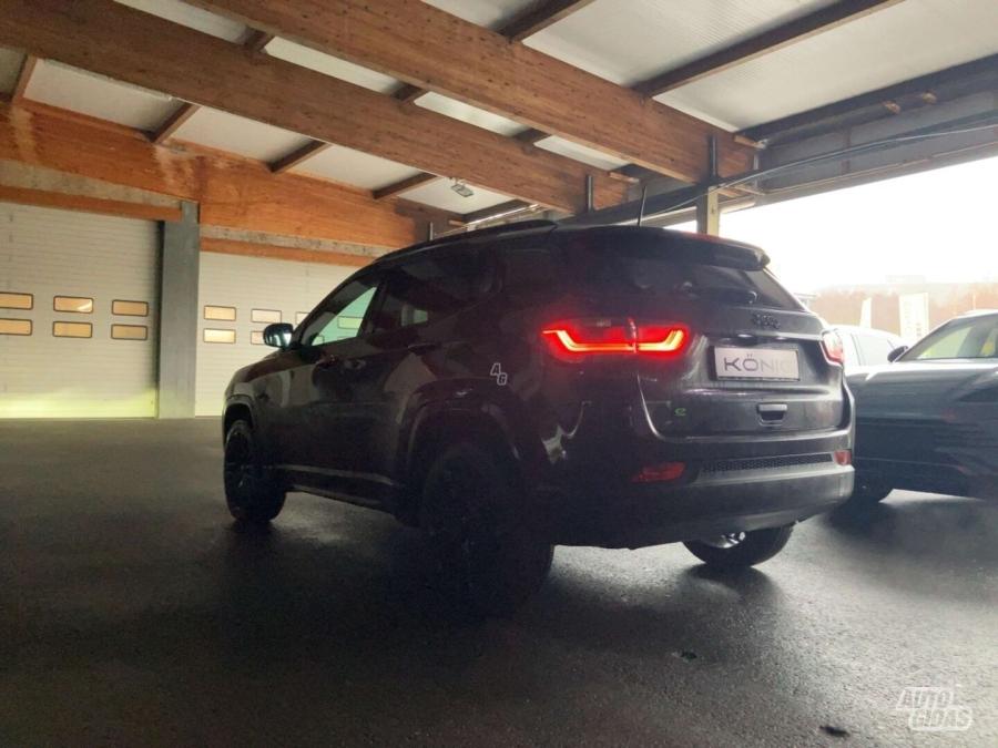 Melns Jeep Compass 2023 Kauņa, ar dzinēja tilpumu 1.50 L un nobraukumu 21 tūkst. km par 31508 €, foto 4 vietnē AUTOMOTO.COM.LV