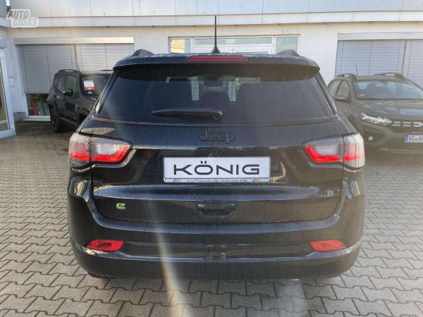 Black Jeep Compass 2023 in Kaunas, with an engine capacity of 1.50 L and mileage of 28 thousand km for 31669 €, photo 5 on AUTOMOTO.COM.LV