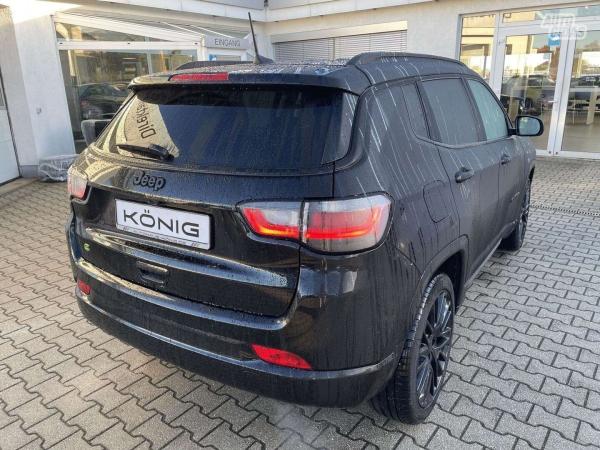 Black Jeep Compass 2023 in Kaunas, with an engine capacity of 1.50 L and mileage of 28 thousand km for 31669 €, photo 6 on AUTOMOTO.COM.LV