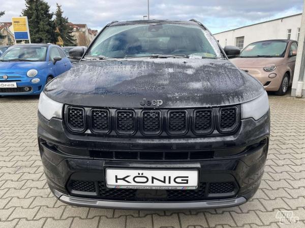 Black Jeep Compass 2023 in Kaunas, with an engine capacity of 1.50 L and mileage of 27 thousand km for 31669 €, photo 2 on AUTOMOTO.COM.LV