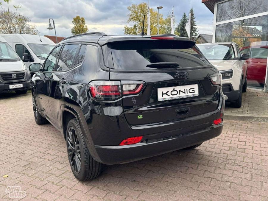 Black Jeep Compass 2023 in Kaunas, with an engine capacity of 1.50 L and mileage of 34 thousand km for 29607 €, photo 3 on AUTOMOTO.COM.LV