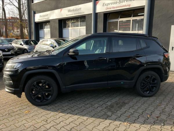 Black Jeep Compass 2023 in Kaunas, with an engine capacity of 1.50 L and mileage of 17 thousand km for 28570 €, photo 2 on AUTOMOTO.COM.LV