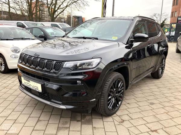 Black Jeep Compass 2023 in Kaunas, with an engine capacity of 1.50 L and mileage of 34 thousand km for 30639 €, photo 1 on AUTOMOTO.COM.LV