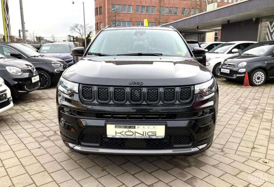 Black Jeep Compass 2023 in Kaunas, with an engine capacity of 1.50 L and mileage of 34 thousand km for 30639 €, photo 2 on AUTOMOTO.COM.LV