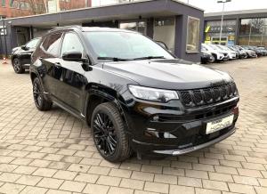 Black Jeep Compass 2023 in Kaunas, with an engine capacity of 1.50 L and mileage of 34 thousand km for 30639 €, photo 3 on AUTOMOTO.COM.LV