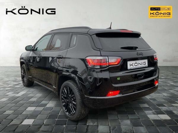 Black Jeep Compass 2023 in Kaunas, with an engine capacity of 1.50 L and mileage of 19 thousand km for 30638 €, photo 4 on AUTOMOTO.COM.LV