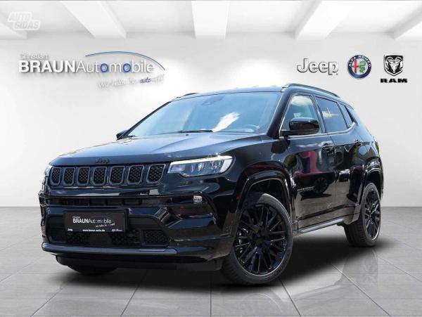 Black Jeep Compass 2023 in Kaunas, with an engine capacity of 1.50 L and mileage of 27 thousand km for 30968 €, photo 1 on AUTOMOTO.COM.LV