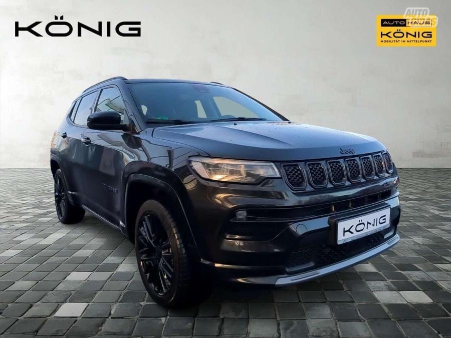 Black Jeep Compass 2023 in Kaunas, with an engine capacity of 1.50 L and mileage of 44 thousand km for 29608 €, photo 2 on AUTOMOTO.COM.LV