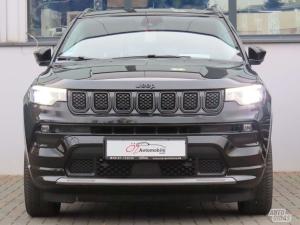 Black Jeep Compass 2024 in Kaunas, with an engine capacity of 1.50 L and mileage of 30 thousand km for 26830 €, photo 2 on AUTOMOTO.COM.LV