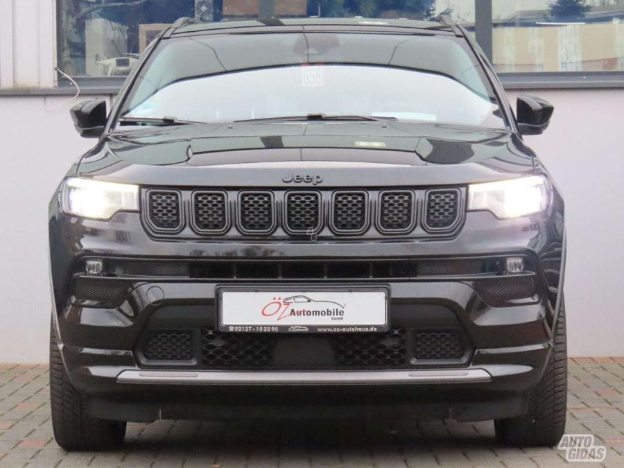 Black Jeep Compass 2024 in Kaunas, with an engine capacity of 1.50 L and mileage of 30 thousand km for 26830 €, photo 2 on AUTOMOTO.COM.LV