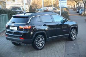 Black Jeep Compass 2024 in Kaunas, with an engine capacity of 1.50 L and mileage of 49 thousand km for 24830 €, photo 4 on AUTOMOTO.COM.LV