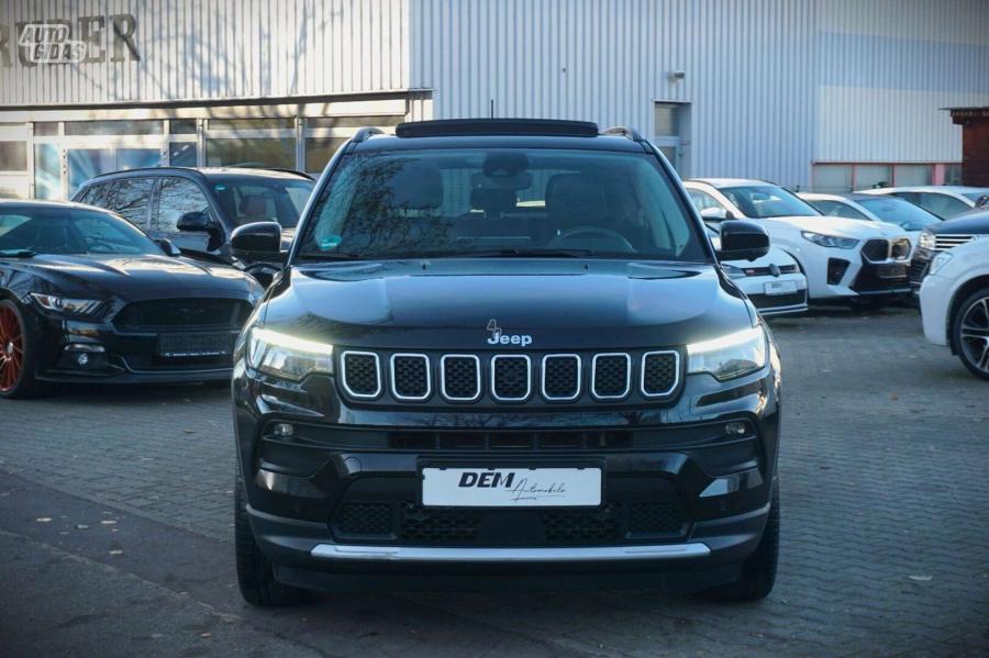 Black Jeep Compass 2024 in Kaunas, with an engine capacity of 1.50 L and mileage of 49 thousand km for 24830 €, photo 5 on AUTOMOTO.COM.LV