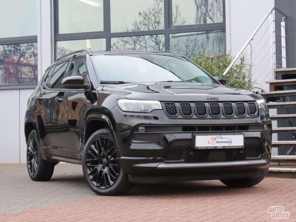 Black Jeep Compass 2024 in Kaunas, with an engine capacity of 1.50 L and mileage of 46 thousand km for 26402 €, photo 1 on AUTOMOTO.COM.LV