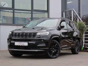 Black Jeep Compass 2024 in Kaunas, with an engine capacity of 1.50 L and mileage of 46 thousand km for 26402 €, photo 2 on AUTOMOTO.COM.LV