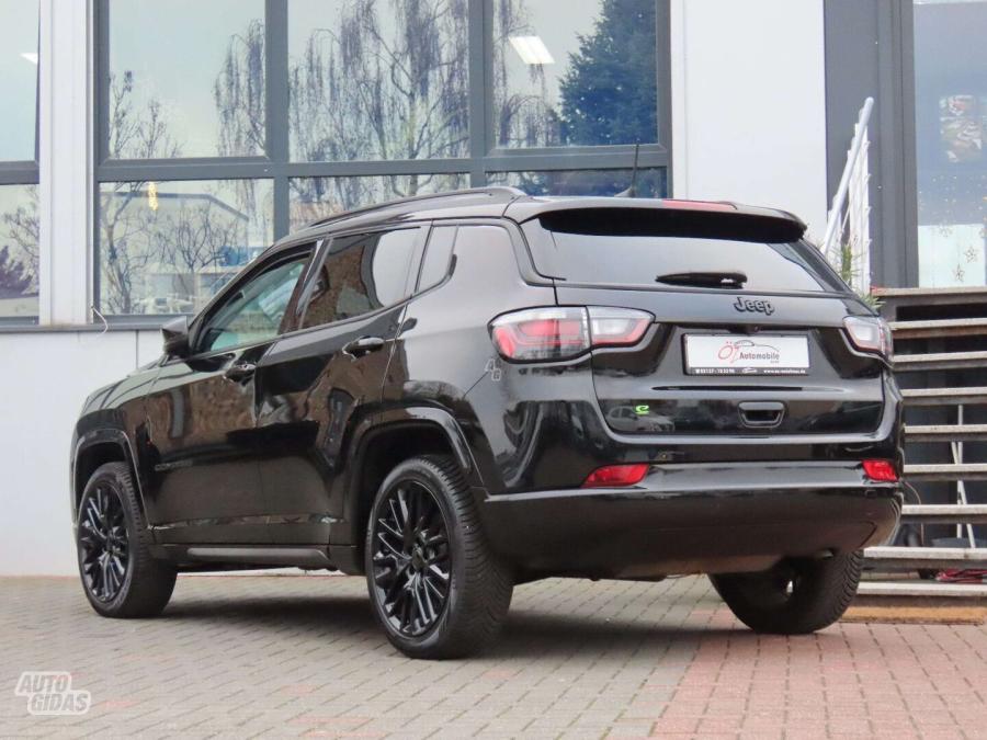 Black Jeep Compass 2024 in Kaunas, with an engine capacity of 1.50 L and mileage of 46 thousand km for 26402 €, photo 4 on AUTOMOTO.COM.LV