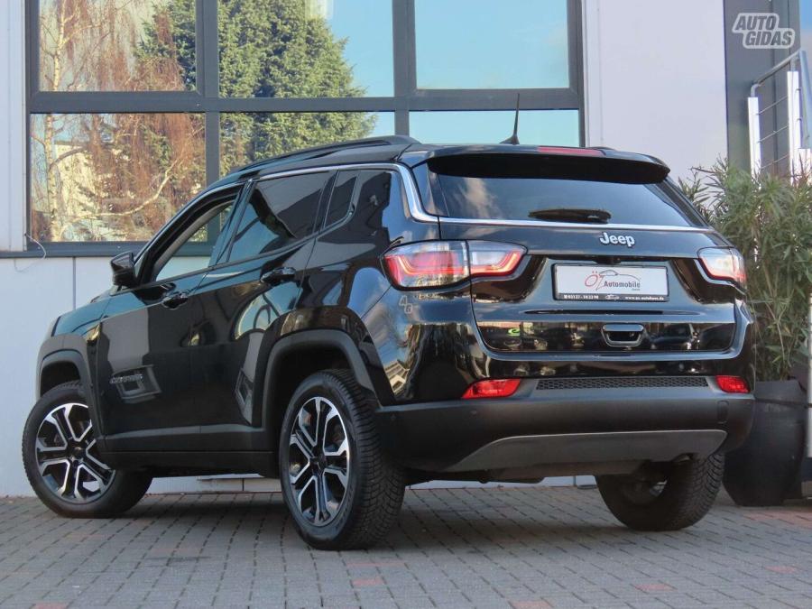 Black Jeep Compass 2024 in Kaunas, with an engine capacity of 1.50 L and mileage of 23 thousand km for 25784 €, photo 4 on AUTOMOTO.COM.LV