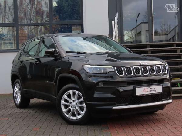 Melns Jeep Compass 2024 Kauņa, ar dzinēja tilpumu 1.50 L un nobraukumu 20 tūkst. km par 24735 €, foto 1 vietnē AUTOMOTO.COM.LV