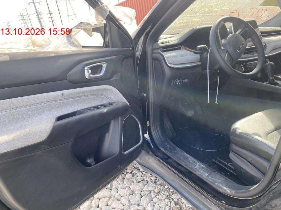 Black Jeep Compass 2025 in Vilnius, with an engine capacity of 2.00 L and mileage of 18 thousand km for 9999 €, photo 24 on AUTOMOTO.COM.LV