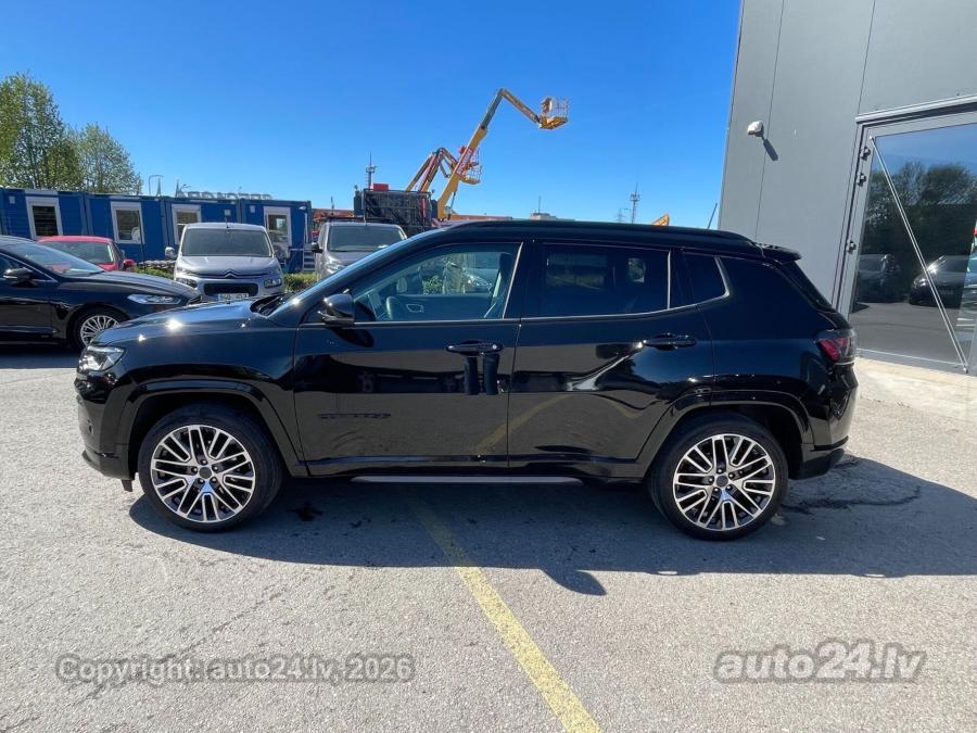 Melns Jeep Compass 2025 Tartu, ar dzinēja tilpumu 1.50 L un nobraukumu 48 tūkst. km par 32990 €, foto 6 vietnē AUTOMOTO.COM.LV