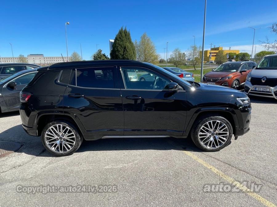 Melns Jeep Compass 2025 Tartu, ar dzinēja tilpumu 1.50 L un nobraukumu 48 tūkst. km par 32990 €, foto 8 vietnē AUTOMOTO.COM.LV