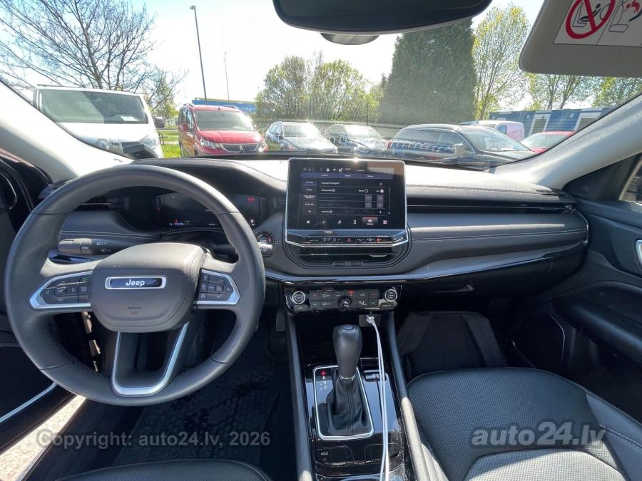 Melns Jeep Compass 2025 Tartu, ar dzinēja tilpumu 1.50 L un nobraukumu 48 tūkst. km par 32990 €, foto 10 vietnē AUTOMOTO.COM.LV