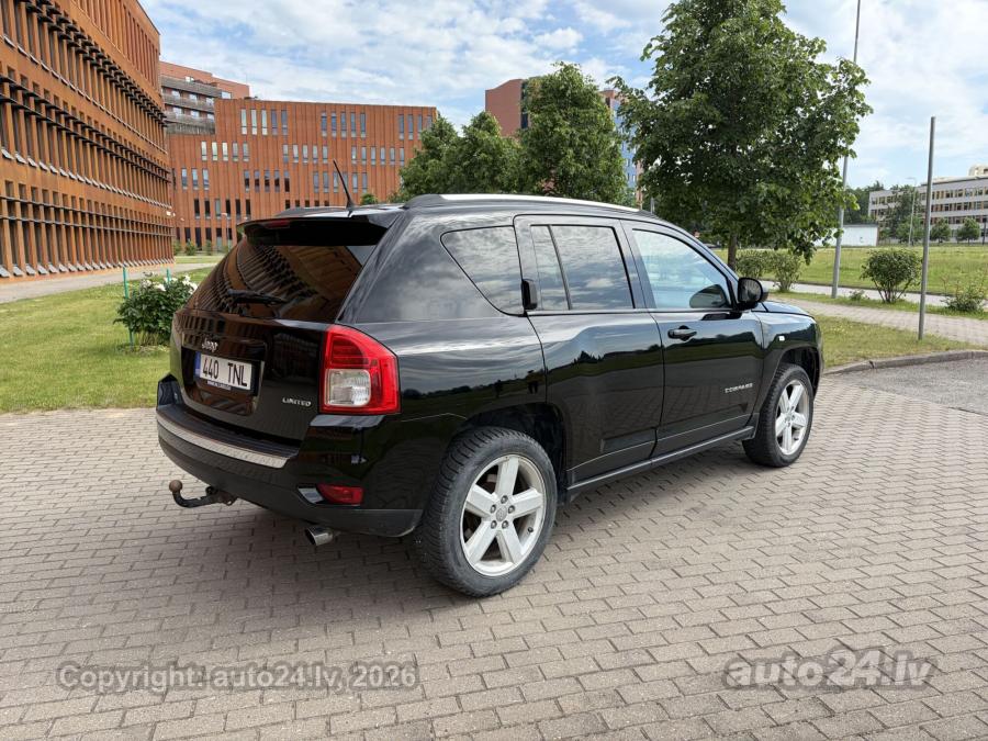 Black Jeep Compass 2012 in Tartu, with an engine capacity of 2.36 L and mileage of 250 thousand km for 6999 €, photo 6 on AUTOMOTO.COM.LV