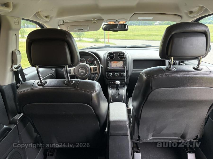 Black Jeep Compass 2012 in Tartu, with an engine capacity of 2.36 L and mileage of 250 thousand km for 6999 €, photo 8 on AUTOMOTO.COM.LV