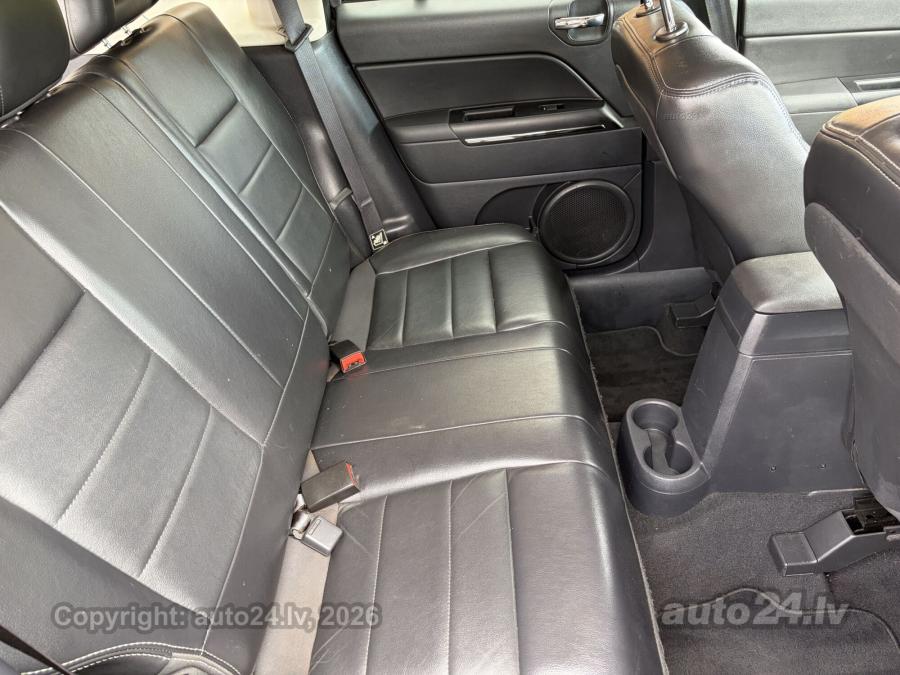 Black Jeep Compass 2012 in Tartu, with an engine capacity of 2.36 L and mileage of 250 thousand km for 6999 €, photo 9 on AUTOMOTO.COM.LV