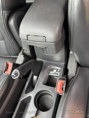 Black Jeep Compass 2012 in Tartu, with an engine capacity of 2.36 L and mileage of 250 thousand km for 6999 €, photo 12 on AUTOMOTO.COM.LV