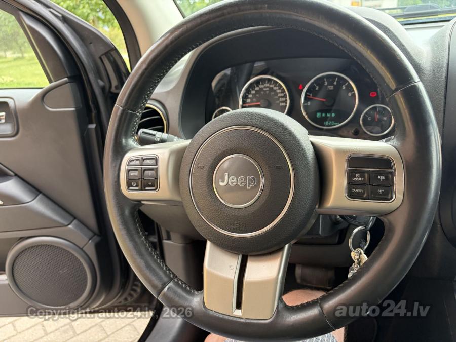 Black Jeep Compass 2012 in Tartu, with an engine capacity of 2.36 L and mileage of 250 thousand km for 6999 €, photo 15 on AUTOMOTO.COM.LV