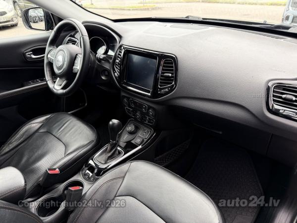 Black Jeep Compass 2017 in Tallinn, with an engine capacity of 2.00 L and mileage of 137 thousand km for 12900 €, photo 5 on AUTOMOTO.COM.LV