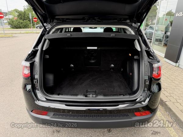 Black Jeep Compass 2017 in Tallinn, with an engine capacity of 2.00 L and mileage of 137 thousand km for 12900 €, photo 7 on AUTOMOTO.COM.LV