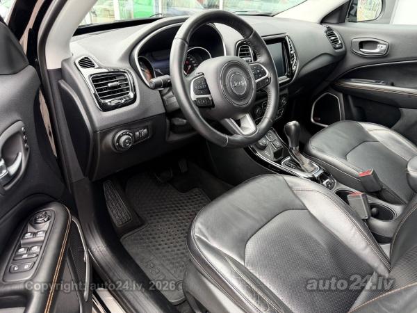 Black Jeep Compass 2017 in Tallinn, with an engine capacity of 2.00 L and mileage of 137 thousand km for 12900 €, photo 8 on AUTOMOTO.COM.LV