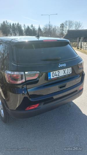 Black Jeep Compass 2021 in Tallinn, with an engine capacity of 1.30 L and mileage of 45 thousand km for 19999 €, photo 5 on AUTOMOTO.COM.LV
