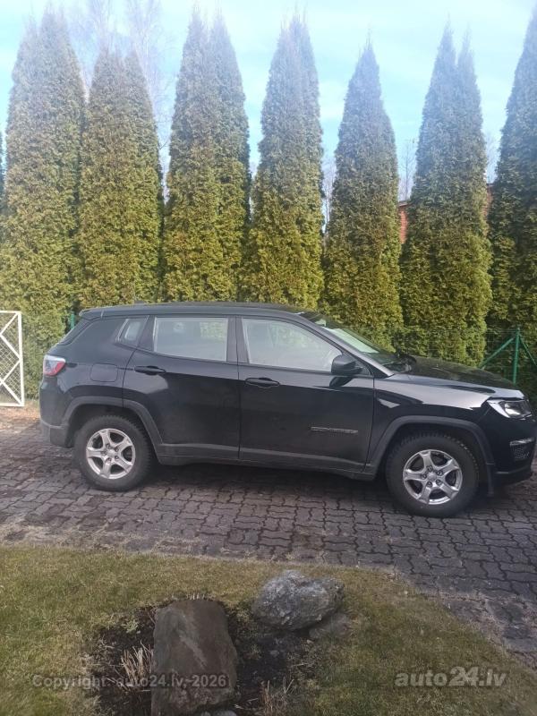 Melns Jeep Compass 2021 Tallina, ar dzinēja tilpumu 1.30 L un nobraukumu 34 tūkst. km par 16900 €, foto 2 vietnē AUTOMOTO.COM.LV