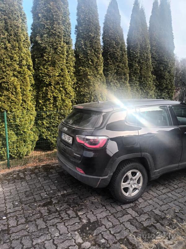 Melns Jeep Compass 2021 Tallina, ar dzinēja tilpumu 1.30 L un nobraukumu 34 tūkst. km par 16900 €, foto 4 vietnē AUTOMOTO.COM.LV
