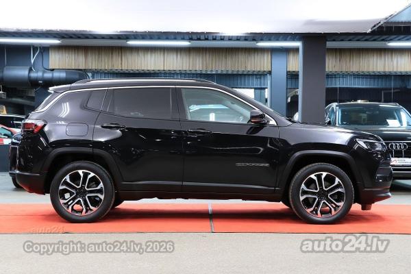 Melns Jeep Compass 2022 Tallina, ar dzinēja tilpumu 1.30 L un nobraukumu 67 tūkst. km par 19895 €, foto 5 vietnē AUTOMOTO.COM.LV