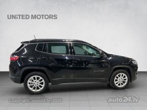 Melns Jeep Compass 2022 Tallina, ar dzinēja tilpumu 1.30 L un nobraukumu 122 tūkst. km par 12990 €, foto 8 vietnē AUTOMOTO.COM.LV