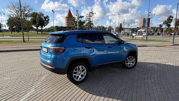 Джип Компас 2019 в Клайпеда на AUTOMOTO.COM.LV Синий Джип Компас 2019 в Клайпеда, объемом двигателя 2.36 л и пробегом 94 тыс. км за 12000 €, фото 3 на AUTOMOTO.COM.LV