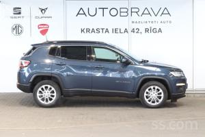 Blue Jeep Compass 2020 in Riga, with an engine capacity of 1.30 L and mileage of 72 thousand km for 15490 €, photo 6 on AUTOMOTO.COM.LV