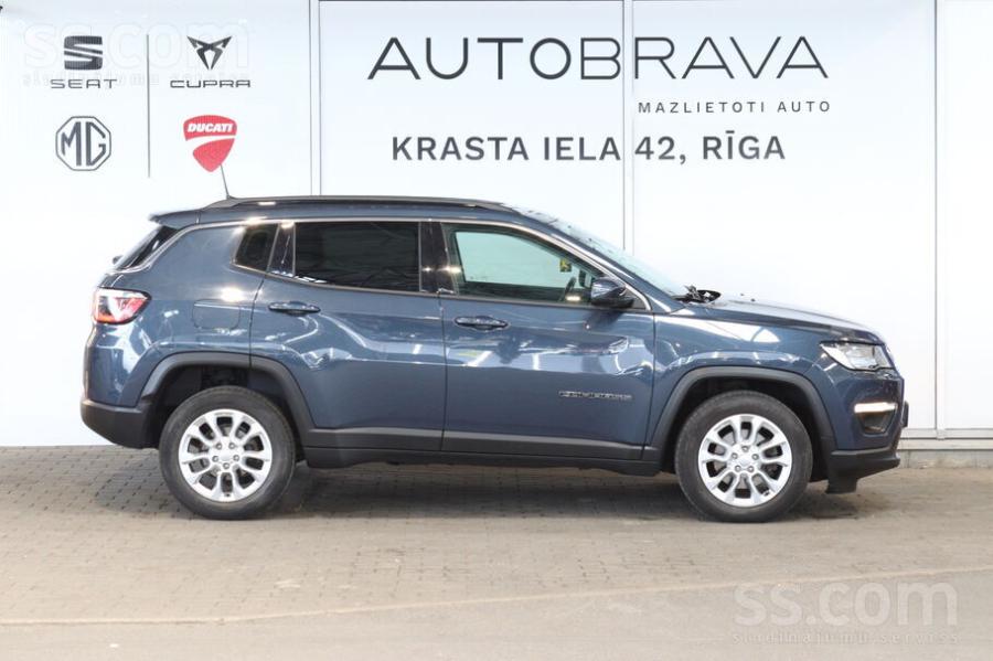Blue Jeep Compass 2020 in Riga, with an engine capacity of 1.30 L and mileage of 72 thousand km for 15490 €, photo 6 on AUTOMOTO.COM.LV