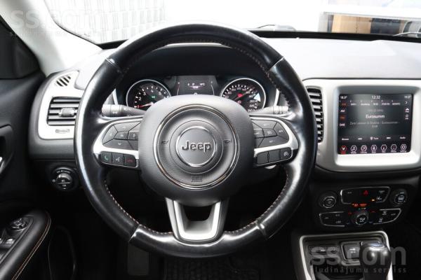 Blue Jeep Compass 2020 in Riga, with an engine capacity of 1.30 L and mileage of 72 thousand km for 15490 €, photo 10 on AUTOMOTO.COM.LV