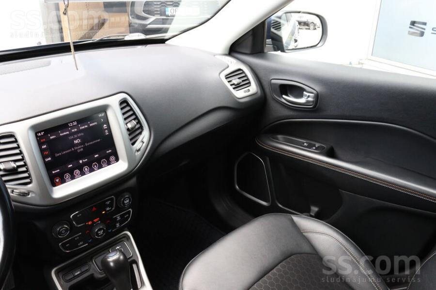 Zils Jeep Compass 2020 Rīga, ar dzinēja tilpumu 1.30 L un nobraukumu 72 tūkst. km par 15490 €, foto 13 vietnē AUTOMOTO.COM.LV