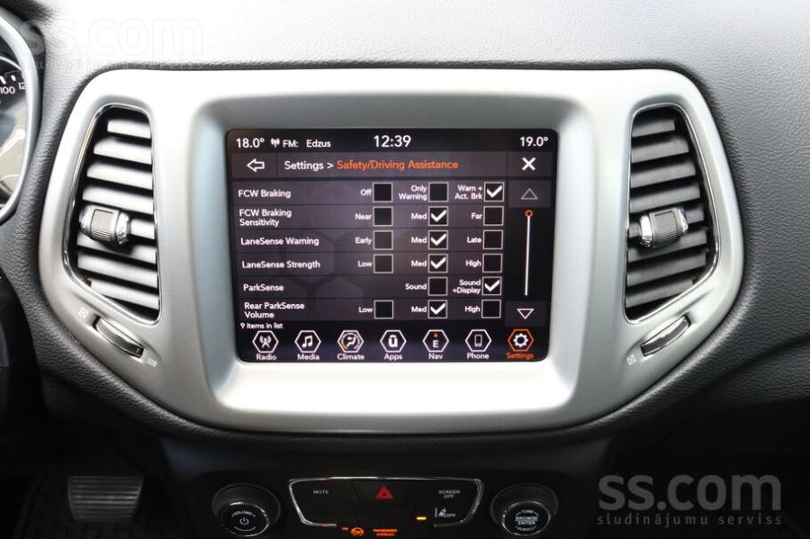 Zils Jeep Compass 2020 Rīga, ar dzinēja tilpumu 1.30 L un nobraukumu 72 tūkst. km par 15490 €, foto 17 vietnē AUTOMOTO.COM.LV