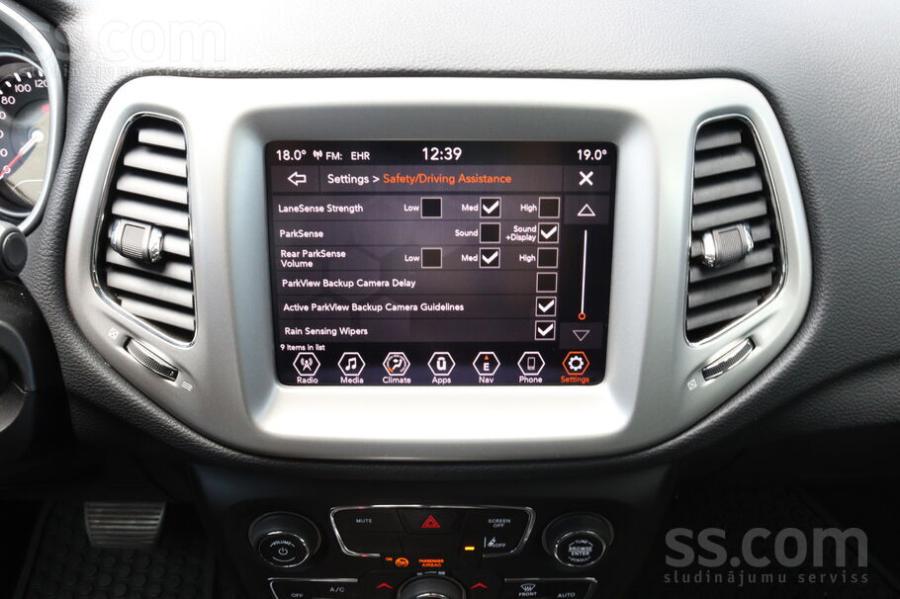 Zils Jeep Compass 2020 Rīga, ar dzinēja tilpumu 1.30 L un nobraukumu 72 tūkst. km par 15490 €, foto 18 vietnē AUTOMOTO.COM.LV