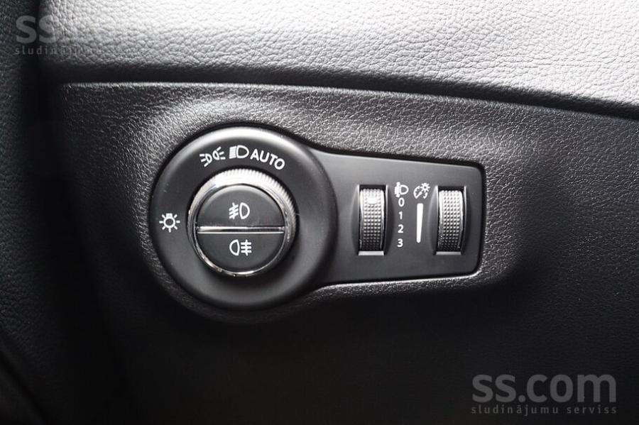 Zils Jeep Compass 2020 Rīga, ar dzinēja tilpumu 1.30 L un nobraukumu 72 tūkst. km par 15490 €, foto 22 vietnē AUTOMOTO.COM.LV