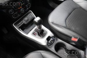 Zils Jeep Compass 2020 Rīga, ar dzinēja tilpumu 1.30 L un nobraukumu 72 tūkst. km par 15490 €, foto 24 vietnē AUTOMOTO.COM.LV