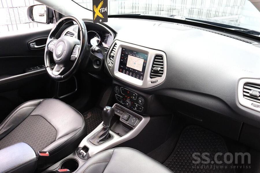 Zils Jeep Compass 2020 Rīga, ar dzinēja tilpumu 1.30 L un nobraukumu 72 tūkst. km par 15490 €, foto 28 vietnē AUTOMOTO.COM.LV