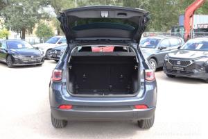 Zils Jeep Compass 2020 Rīga, ar dzinēja tilpumu 1.30 L un nobraukumu 72 tūkst. km par 15490 €, foto 30 vietnē AUTOMOTO.COM.LV