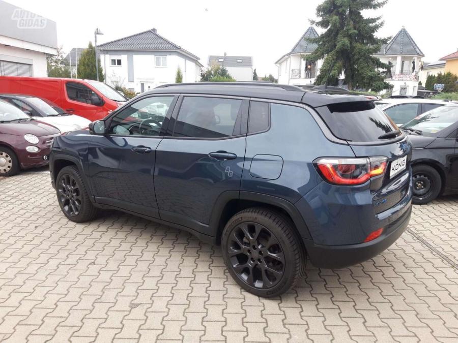 Blue Jeep Compass 2021 in Kaunas, with an engine capacity of 1.30 L and mileage of 40 thousand km for 26519 €, photo 4 on AUTOMOTO.COM.LV